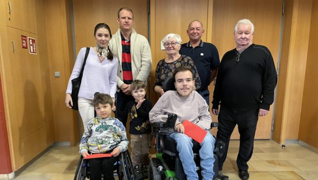 Stammtisch „Zur Einkehr“ spendet für Nico Bayerl und Oliver Tomsa ...