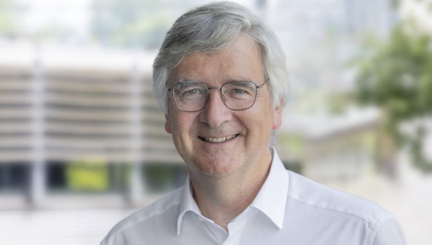 Prof. Dr. Joachim Grifka ist Leiter der Forschungsstelle Orthopädie und ...