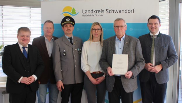 Ehrenzeichen des Bayerischen Ministerpräsidenten für Karl Deschl – lokalnet